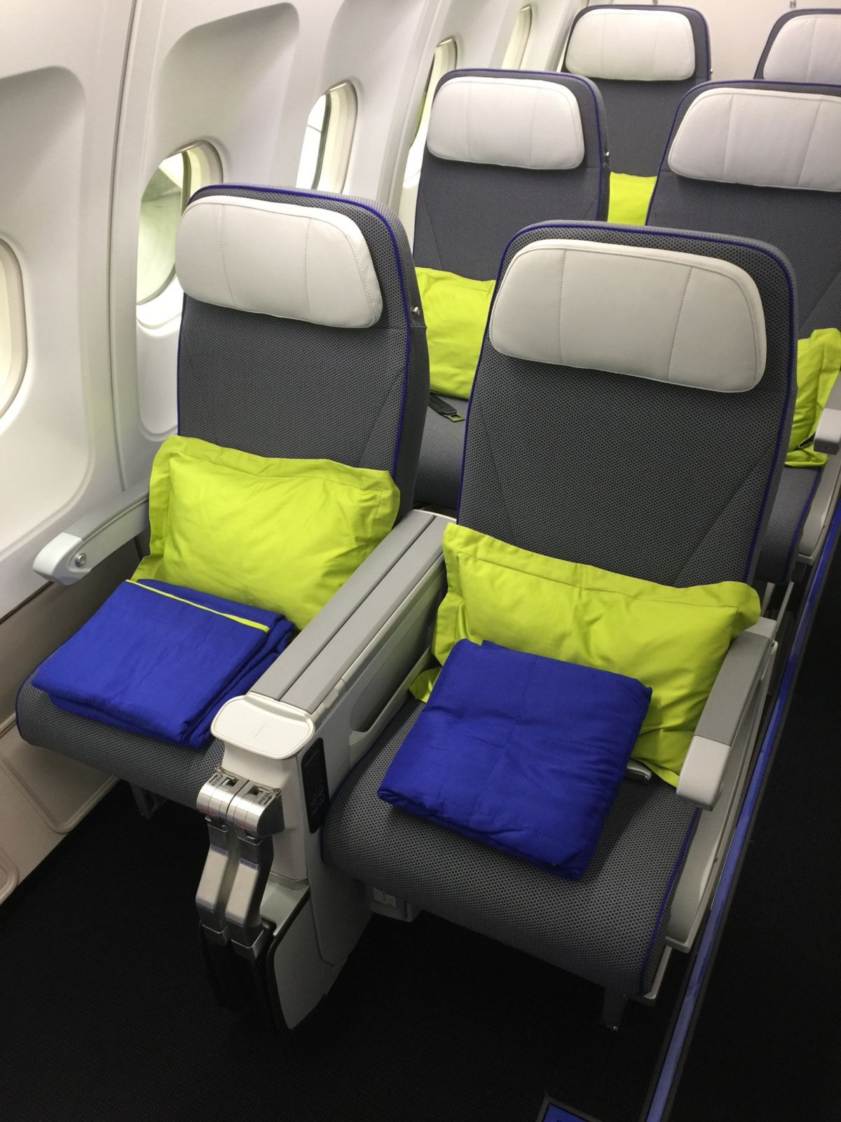 Geven COMODA | R7-()-2AF Premium Economy Seats - aviationgate.com